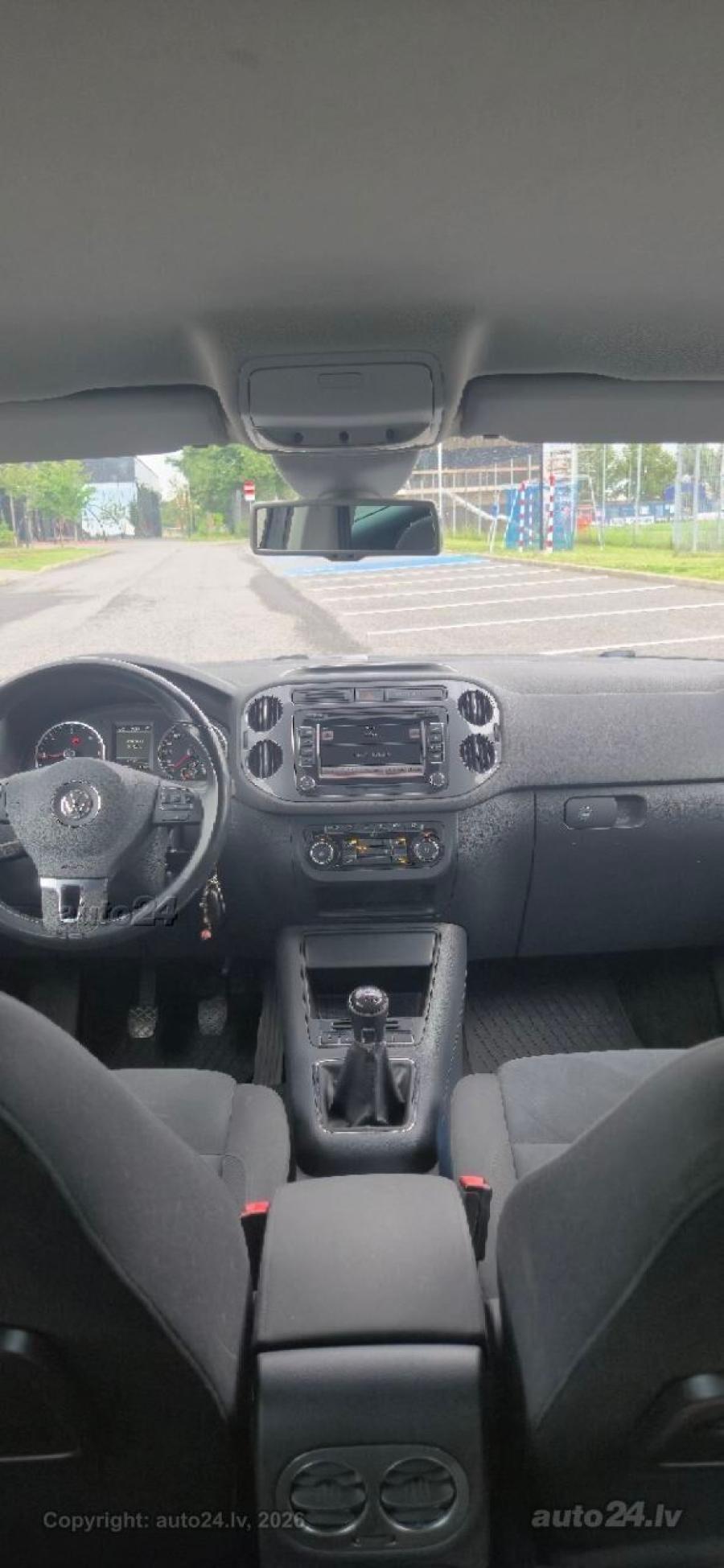 Pelēks Volkswagen Tiguan 2014 Tallina, ar dzinēja tilpumu 2.00 L un nobraukumu 156 tūkst. km par 11000 €, foto 12 vietnē AUTOMOTO.COM.LV