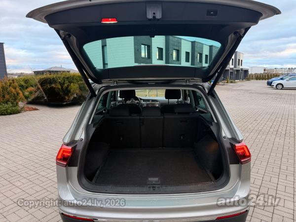 Grey Volkswagen Tiguan 2016 in Tallinn, with an engine capacity of 2.00 L and mileage of 109 thousand km for 17900 €, photo 10 on AUTOMOTO.COM.LV