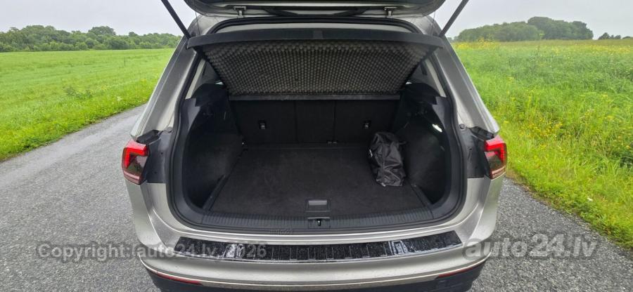Grey Volkswagen Tiguan 2016 in Johvi, with an engine capacity of 2.00 L and mileage of 210 thousand km for 14500 €, photo 12 on AUTOMOTO.COM.LV