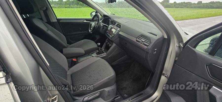 Grey Volkswagen Tiguan 2016 in Johvi, with an engine capacity of 2.00 L and mileage of 210 thousand km for 14500 €, photo 15 on AUTOMOTO.COM.LV