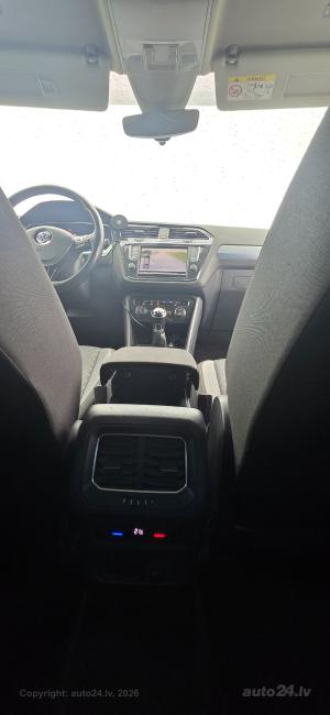 Grey Volkswagen Tiguan 2016 in Johvi, with an engine capacity of 2.00 L and mileage of 210 thousand km for 14500 €, photo 21 on AUTOMOTO.COM.LV