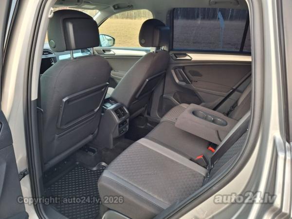 Grey Volkswagen Tiguan 2018 in Tartu, with an engine capacity of 2.00 L and mileage of 210 thousand km for 17790 €, photo 5 on AUTOMOTO.COM.LV