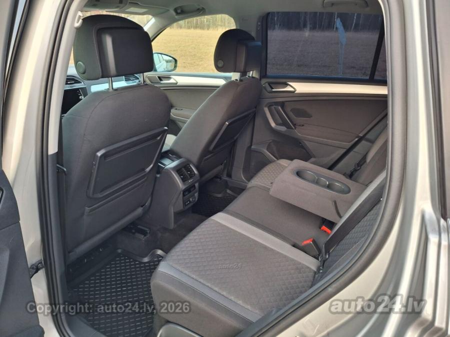 Grey Volkswagen Tiguan 2018 in Tartu, with an engine capacity of 2.00 L and mileage of 210 thousand km for 17790 €, photo 5 on AUTOMOTO.COM.LV