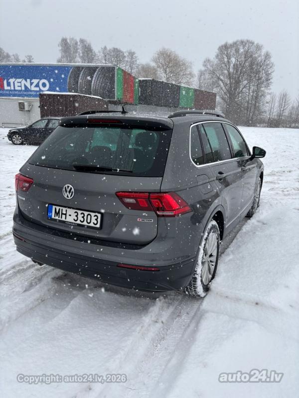 Grey Volkswagen Tiguan 2019 in Riga, with an engine capacity of 1.97 L and mileage of 100 thousand km for 22900 €, photo 3 on AUTOMOTO.COM.LV