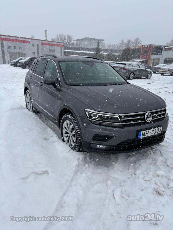 Grey Volkswagen Tiguan 2019 in Riga, with an engine capacity of 1.97 L and mileage of 100 thousand km for 22900 €, photo 4 on AUTOMOTO.COM.LV