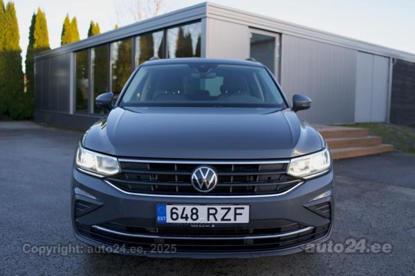 Pelēks Volkswagen Tiguan 2020 Tallina, ar dzinēja tilpumu 1.50 L un nobraukumu 67 tūkst. km par 23900 €, foto 3 vietnē AUTOMOTO.COM.LV