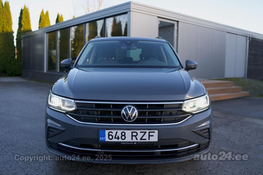 Pelēks Volkswagen Tiguan 2020 Tallina, ar dzinēja tilpumu 1.50 L un nobraukumu 67 tūkst. km par 23900 €, foto 3 vietnē AUTOMOTO.COM.LV
