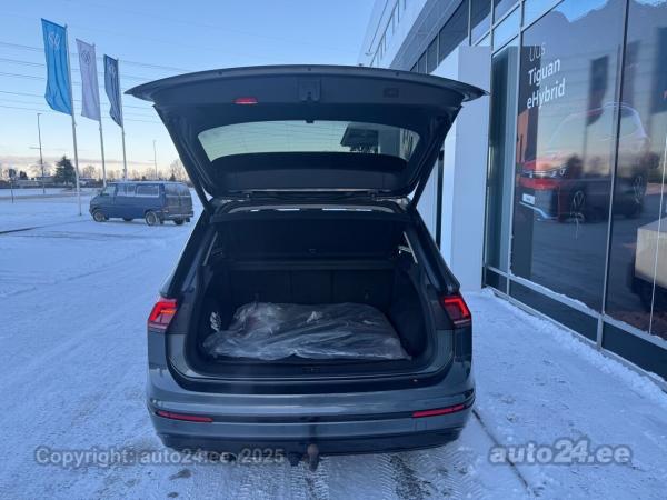 Grey Volkswagen Tiguan 2020 in Viljandi, with an engine capacity of 2.00 L and mileage of 134 thousand km for 23500 €, photo 11 on AUTOMOTO.COM.LV