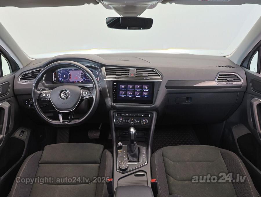 Grey Volkswagen Tiguan 2020 in Tallinn, with an engine capacity of 1.98 L and mileage of 86 thousand km for 24900 €, photo 17 on AUTOMOTO.COM.LV