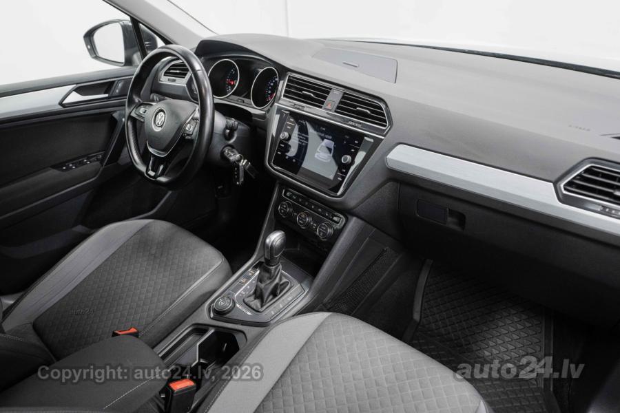 Grey Volkswagen Tiguan 2020 in Tallinn, with an engine capacity of 2.00 L and mileage of 131 thousand km for 21500 €, photo 8 on AUTOMOTO.COM.LV