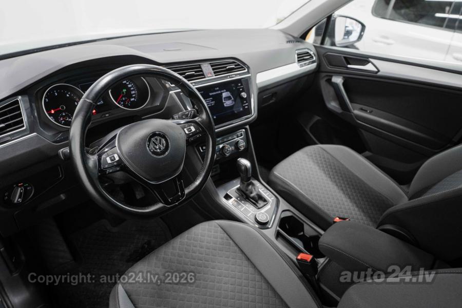 Grey Volkswagen Tiguan 2020 in Tallinn, with an engine capacity of 2.00 L and mileage of 131 thousand km for 21500 €, photo 9 on AUTOMOTO.COM.LV