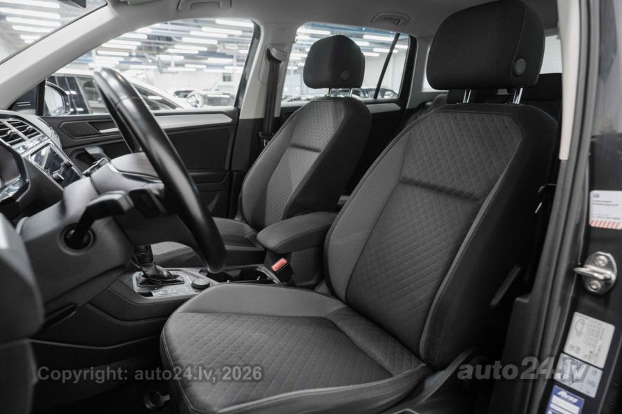 Grey Volkswagen Tiguan 2020 in Tallinn, with an engine capacity of 2.00 L and mileage of 131 thousand km for 21500 €, photo 12 on AUTOMOTO.COM.LV