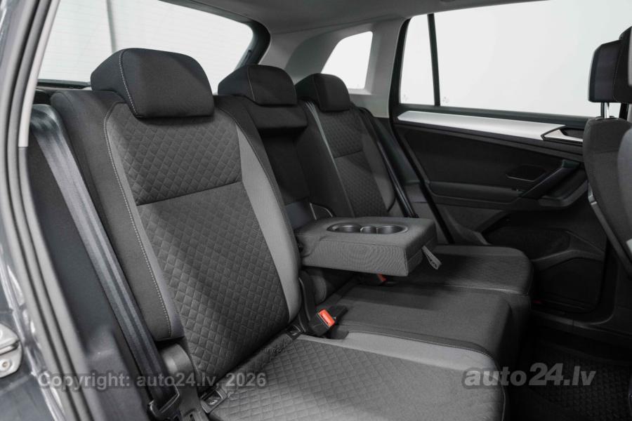 Grey Volkswagen Tiguan 2020 in Tallinn, with an engine capacity of 2.00 L and mileage of 131 thousand km for 21500 €, photo 13 on AUTOMOTO.COM.LV