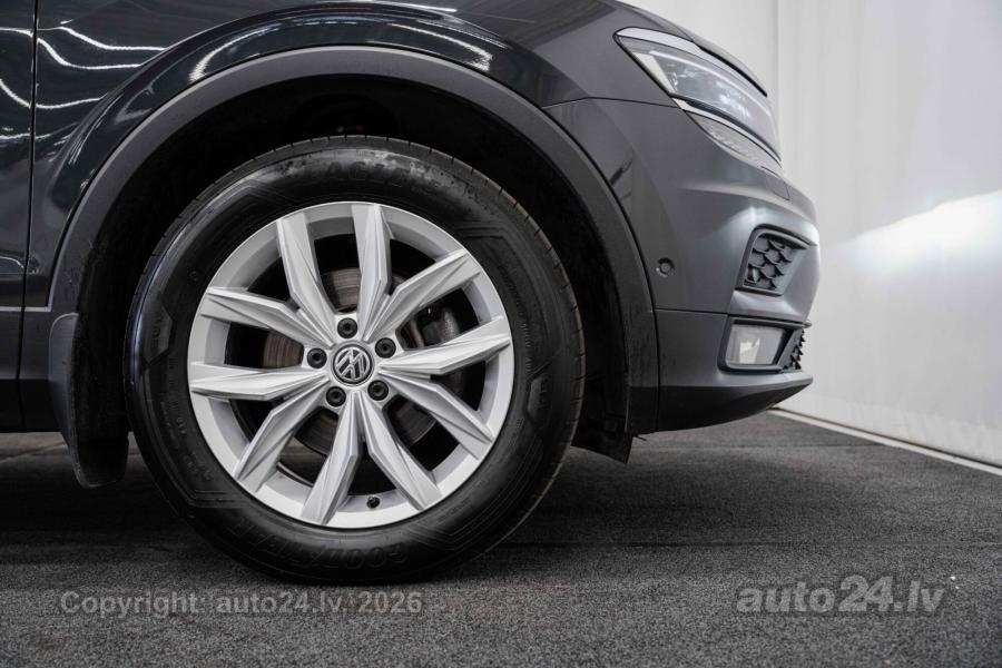 Grey Volkswagen Tiguan 2020 in Tallinn, with an engine capacity of 2.00 L and mileage of 131 thousand km for 21500 €, photo 18 on AUTOMOTO.COM.LV