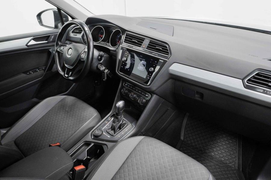 Grey Volkswagen Tiguan 2020 in Tallinn, with an engine capacity of 2.00 L and mileage of 131 thousand km for 21500 €, photo 8 on AUTOMOTO.COM.LV
