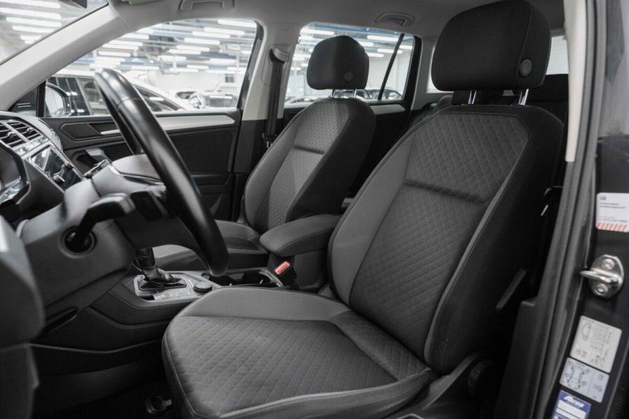 Grey Volkswagen Tiguan 2020 in Tallinn, with an engine capacity of 2.00 L and mileage of 131 thousand km for 21500 €, photo 12 on AUTOMOTO.COM.LV