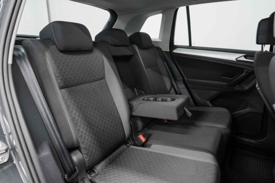 Grey Volkswagen Tiguan 2020 in Tallinn, with an engine capacity of 2.00 L and mileage of 131 thousand km for 21500 €, photo 13 on AUTOMOTO.COM.LV