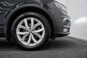 Grey Volkswagen Tiguan 2020 in Tallinn, with an engine capacity of 2.00 L and mileage of 131 thousand km for 21500 €, photo 18 on AUTOMOTO.COM.LV