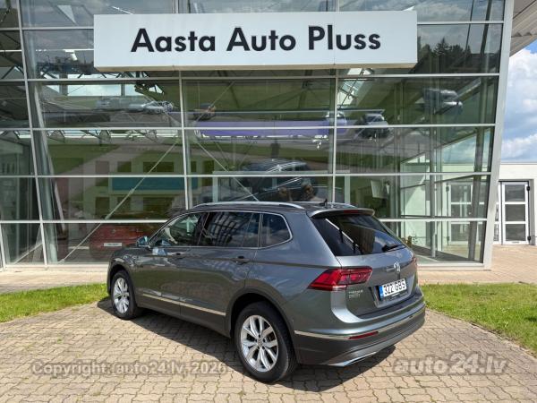 Grey Volkswagen Tiguan 2020 in Tartu, with an engine capacity of 2.00 L and mileage of 144 thousand km for 21990 €, photo 4 on AUTOMOTO.COM.LV