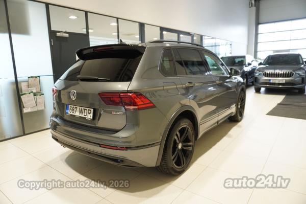 Grey Volkswagen Tiguan 2020 in Tallinn, with an engine capacity of 2.00 L and mileage of 131 thousand km for 27900 €, photo 3 on AUTOMOTO.COM.LV