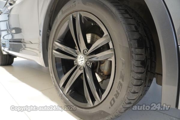 Grey Volkswagen Tiguan 2020 in Tallinn, with an engine capacity of 2.00 L and mileage of 131 thousand km for 27900 €, photo 5 on AUTOMOTO.COM.LV