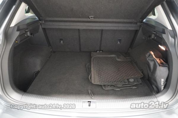 Grey Volkswagen Tiguan 2020 in Tallinn, with an engine capacity of 2.00 L and mileage of 131 thousand km for 27900 €, photo 7 on AUTOMOTO.COM.LV
