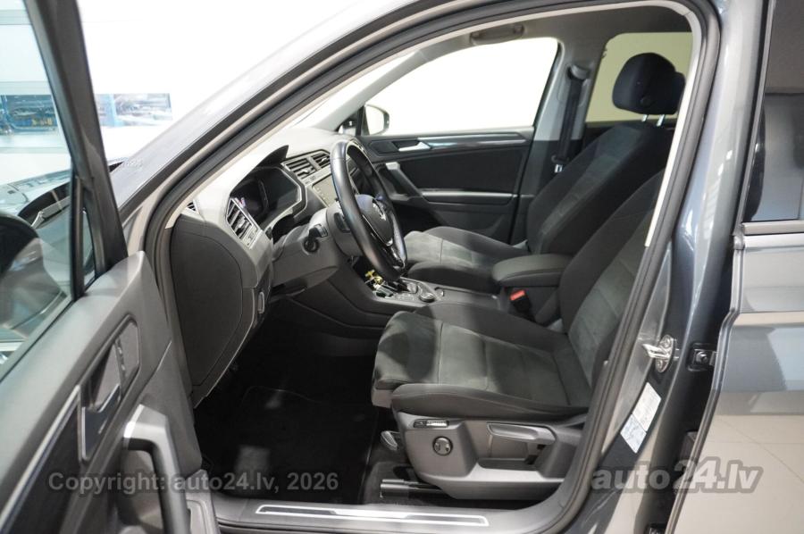Pelēks Volkswagen Tiguan 2020 Tallina, ar dzinēja tilpumu 2.00 L un nobraukumu 131 tūkst. km par 27900 €, foto 18 vietnē AUTOMOTO.COM.LV