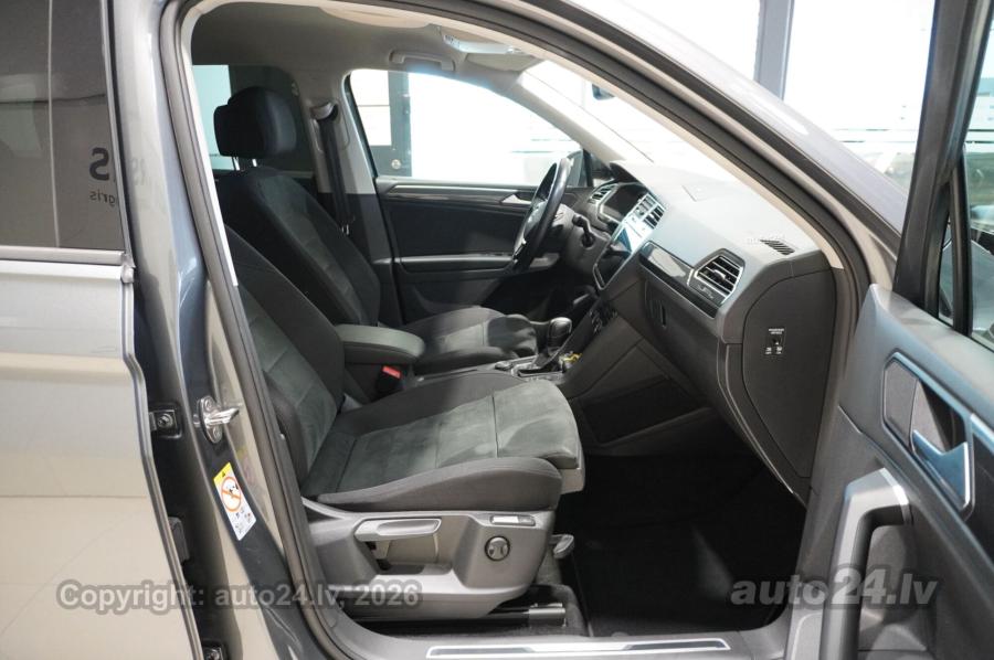 Pelēks Volkswagen Tiguan 2020 Tallina, ar dzinēja tilpumu 2.00 L un nobraukumu 131 tūkst. km par 27900 €, foto 19 vietnē AUTOMOTO.COM.LV
