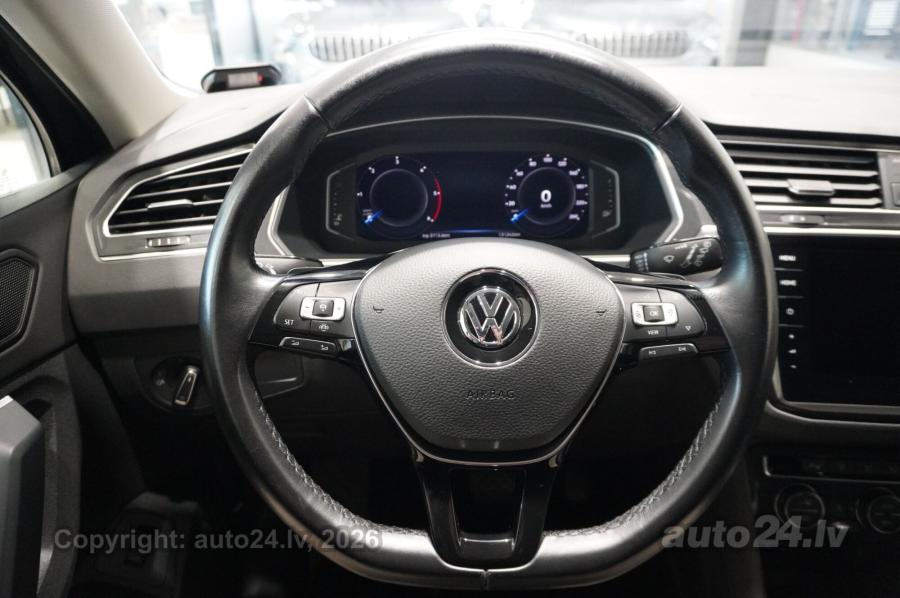 Pelēks Volkswagen Tiguan 2020 Tallina, ar dzinēja tilpumu 2.00 L un nobraukumu 131 tūkst. km par 27900 €, foto 29 vietnē AUTOMOTO.COM.LV