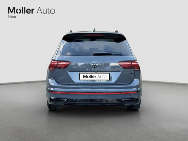 Pelēks Volkswagen Tiguan 2020 Pērnava, ar dzinēja tilpumu 2.00 L un nobraukumu 135 tūkst. km par 29900 €, foto 5 vietnē AUTOMOTO.COM.LV