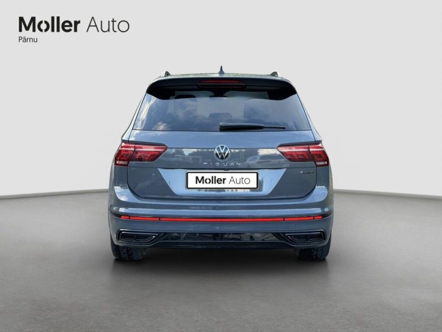 Grey Volkswagen Tiguan 2020 in Parnu, with an engine capacity of 2.00 L and mileage of 135 thousand km for 29900 €, photo 5 on AUTOMOTO.COM.LV