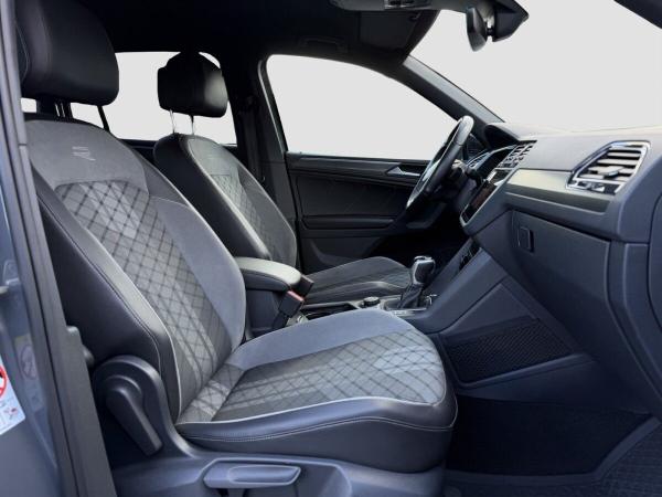 Pelēks Volkswagen Tiguan 2020 Pērnava, ar dzinēja tilpumu 2.00 L un nobraukumu 135 tūkst. km par 29900 €, foto 6 vietnē AUTOMOTO.COM.LV
