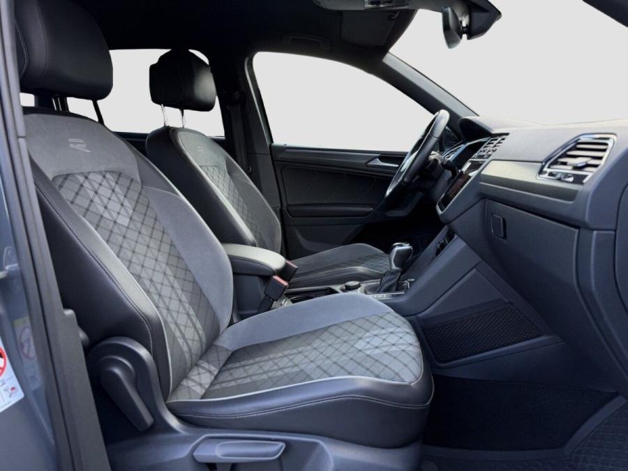 Grey Volkswagen Tiguan 2020 in Parnu, with an engine capacity of 2.00 L and mileage of 135 thousand km for 29900 €, photo 6 on AUTOMOTO.COM.LV