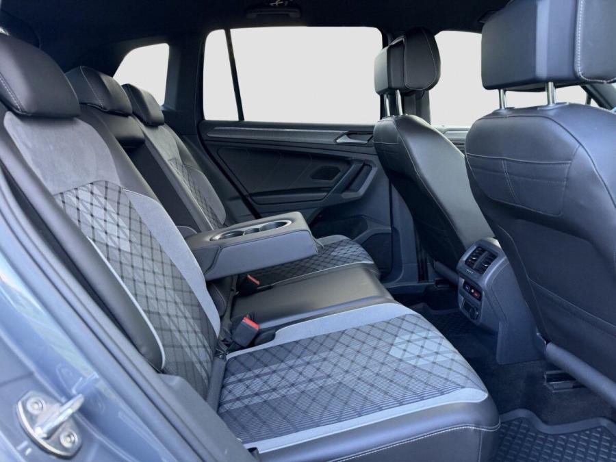 Grey Volkswagen Tiguan 2020 in Parnu, with an engine capacity of 2.00 L and mileage of 135 thousand km for 29900 €, photo 8 on AUTOMOTO.COM.LV
