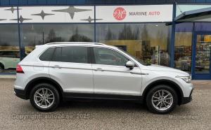 Grey Volkswagen Tiguan 2021 in Tartu, with an engine capacity of 2.00 L and mileage of 103 thousand km for 26900 €, photo 3 on AUTOMOTO.COM.LV