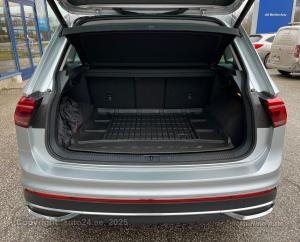 Grey Volkswagen Tiguan 2021 in Tartu, with an engine capacity of 2.00 L and mileage of 103 thousand km for 26900 €, photo 9 on AUTOMOTO.COM.LV