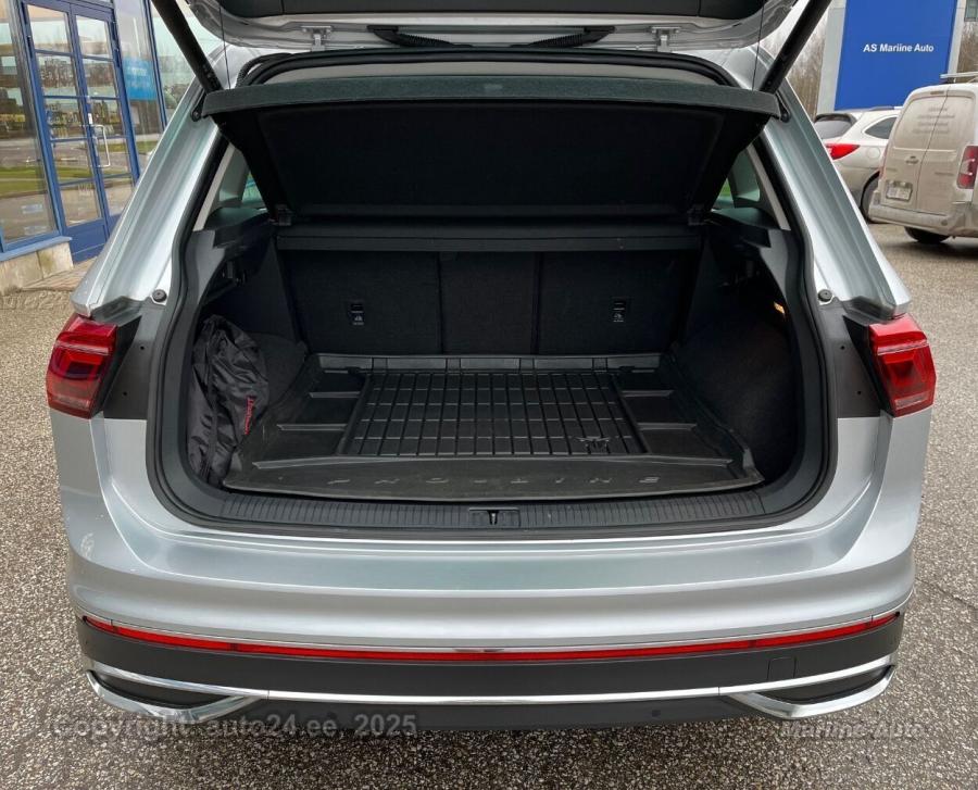 Grey Volkswagen Tiguan 2021 in Tartu, with an engine capacity of 2.00 L and mileage of 103 thousand km for 26900 €, photo 9 on AUTOMOTO.COM.LV