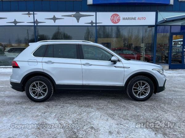 Grey Volkswagen Tiguan 2021 in Tartu, with an engine capacity of 2.00 L and mileage of 103 thousand km for 27700 €, photo 3 on AUTOMOTO.COM.LV