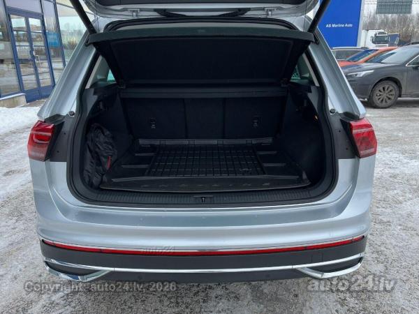 Grey Volkswagen Tiguan 2021 in Tartu, with an engine capacity of 2.00 L and mileage of 103 thousand km for 27700 €, photo 10 on AUTOMOTO.COM.LV