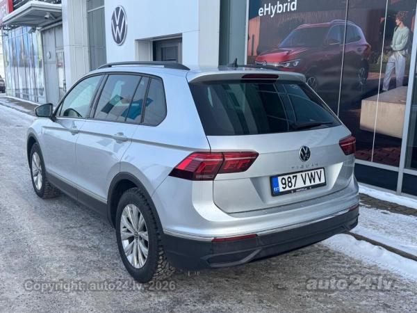 Grey Volkswagen Tiguan 2021 in Viljandi, with an engine capacity of 1.50 L and mileage of 38 thousand km for 23500 €, photo 3 on AUTOMOTO.COM.LV