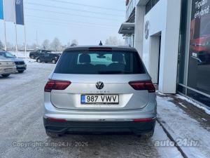 Grey Volkswagen Tiguan 2021 in Viljandi, with an engine capacity of 1.50 L and mileage of 38 thousand km for 23500 €, photo 4 on AUTOMOTO.COM.LV
