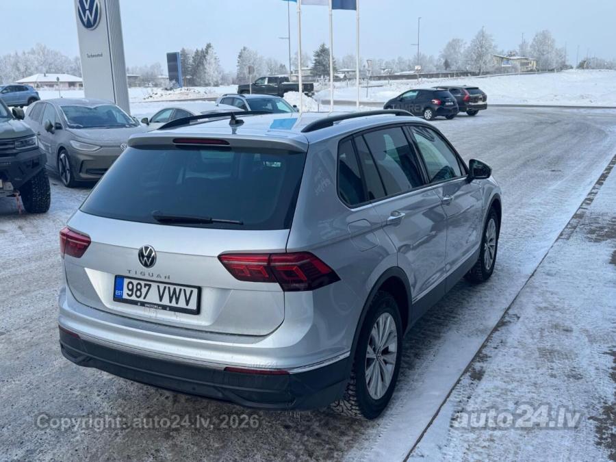 Grey Volkswagen Tiguan 2021 in Viljandi, with an engine capacity of 1.50 L and mileage of 38 thousand km for 23500 €, photo 5 on AUTOMOTO.COM.LV