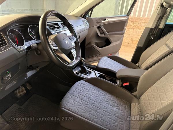 Pelēks Volkswagen Tiguan 2021 Tallina, ar dzinēja tilpumu 1.50 L un nobraukumu 79 tūkst. km par 21450 €, foto 4 vietnē AUTOMOTO.COM.LV