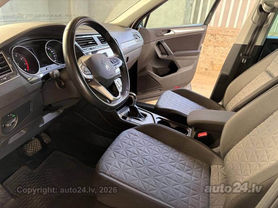 Grey Volkswagen Tiguan 2021 in Tallinn, with an engine capacity of 1.50 L and mileage of 79 thousand km for 21450 €, photo 5 on AUTOMOTO.COM.LV