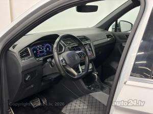 Grey Volkswagen Tiguan 2021 in Tallinn, with an engine capacity of 1.50 L and mileage of 80 thousand km for 123 €, photo 4 on AUTOMOTO.COM.LV