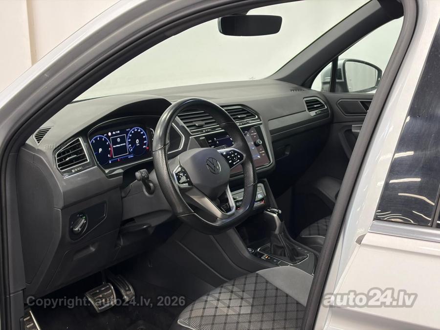 Grey Volkswagen Tiguan 2021 in Tallinn, with an engine capacity of 1.50 L and mileage of 80 thousand km for 123 €, photo 4 on AUTOMOTO.COM.LV