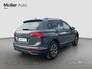Pelēks Volkswagen Tiguan 2021 Pērnava, ar dzinēja tilpumu 1.50 L un nobraukumu 80 tūkst. km par 23900 €, foto 3 vietnē AUTOMOTO.COM.LV