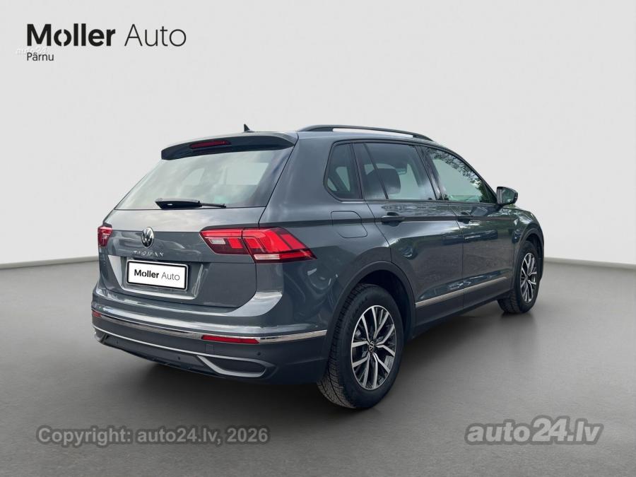Pelēks Volkswagen Tiguan 2021 Pērnava, ar dzinēja tilpumu 1.50 L un nobraukumu 80 tūkst. km par 23900 €, foto 3 vietnē AUTOMOTO.COM.LV