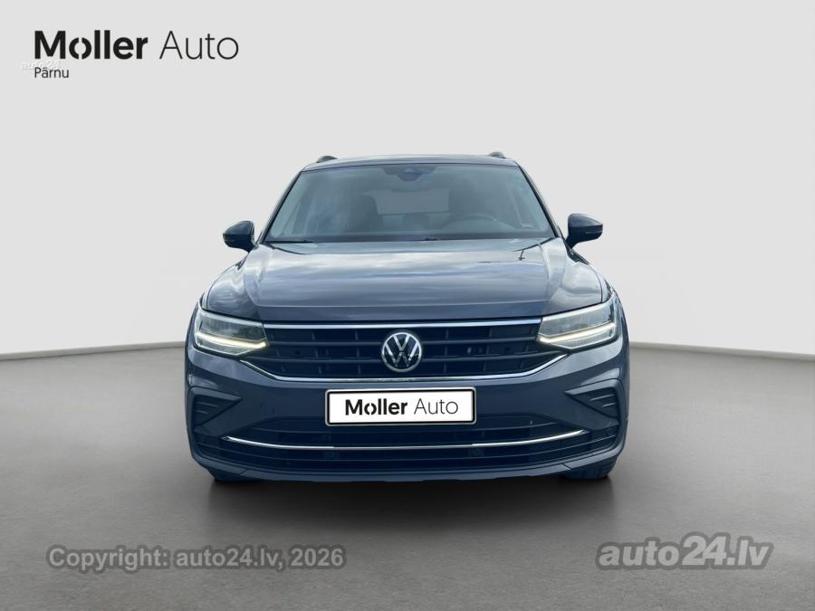 Pelēks Volkswagen Tiguan 2021 Pērnava, ar dzinēja tilpumu 1.50 L un nobraukumu 80 tūkst. km par 23900 €, foto 4 vietnē AUTOMOTO.COM.LV
