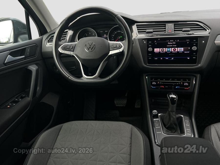 Pelēks Volkswagen Tiguan 2021 Pērnava, ar dzinēja tilpumu 1.50 L un nobraukumu 80 tūkst. km par 23900 €, foto 8 vietnē AUTOMOTO.COM.LV